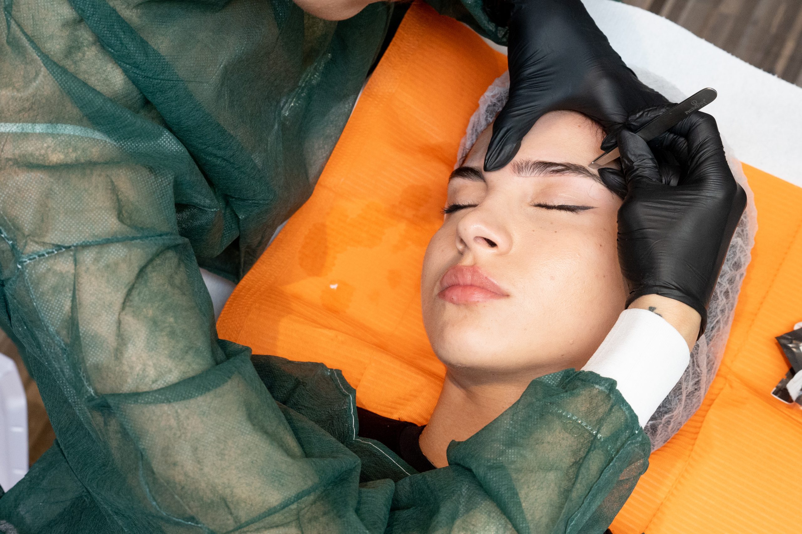 Il Microblading è doloroso? | Queen Salon Seveso (MB)